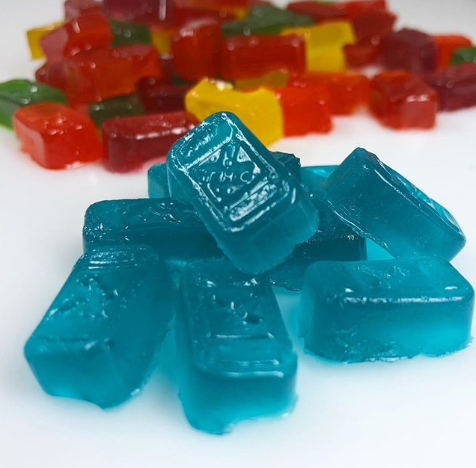 Cheeba Chews: Green Hornet Hybrid Blue Raspberry Gummies 250mg 10-Pack ...