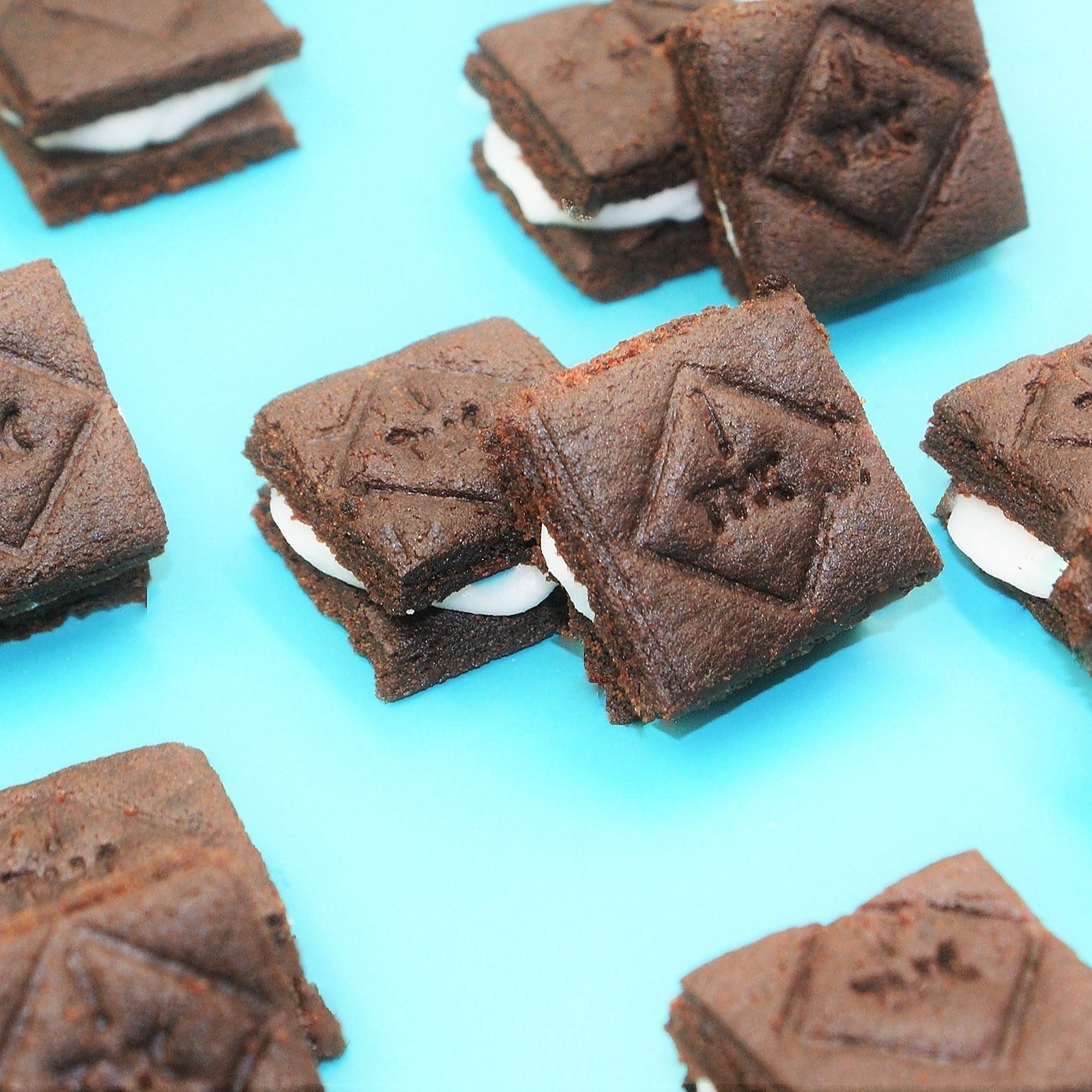 Jade & Jane: Chocolate Vanilla Creme Sandwich Cookies | Leafly