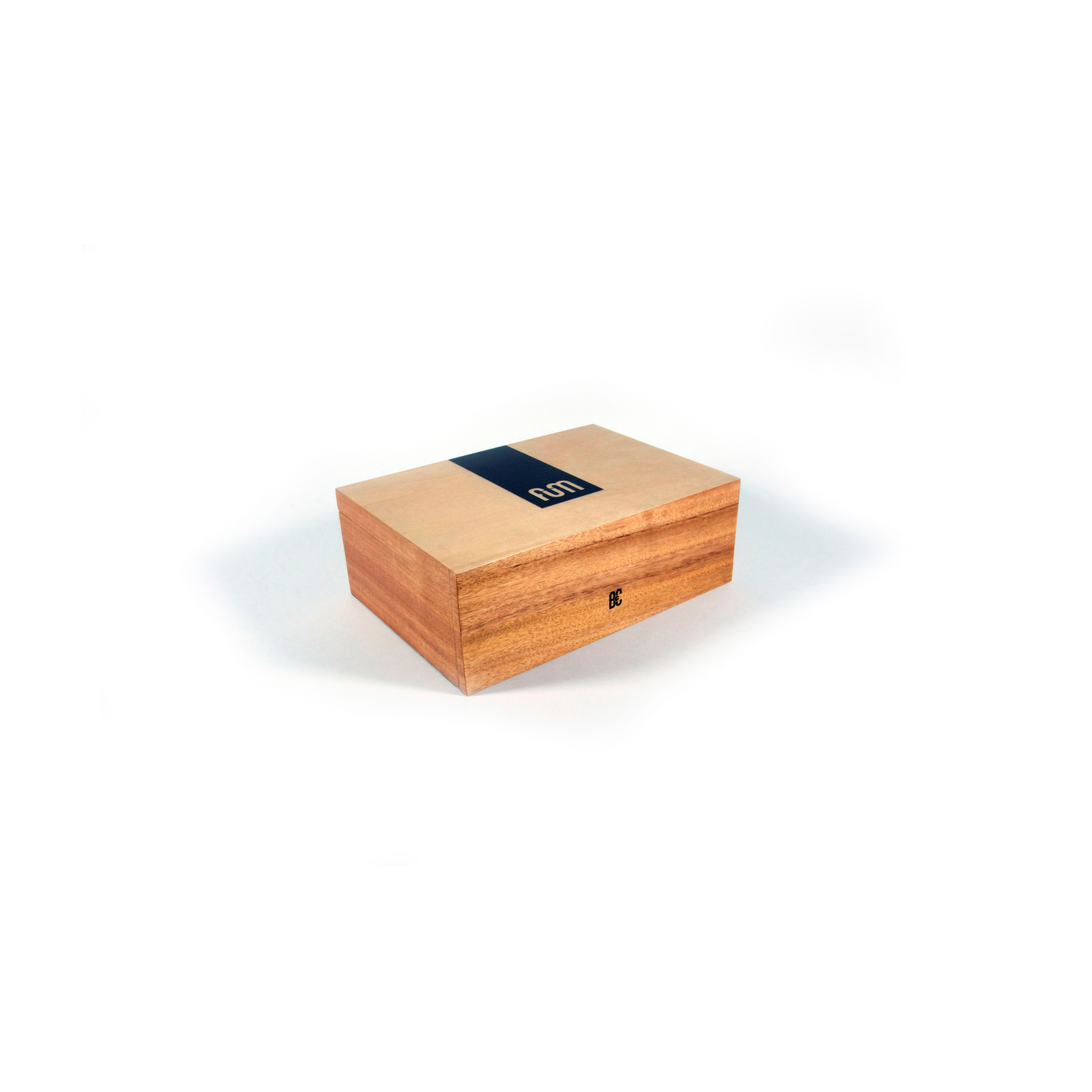 FUM: LARGE DESKTOP HUMIDOR | Leafly